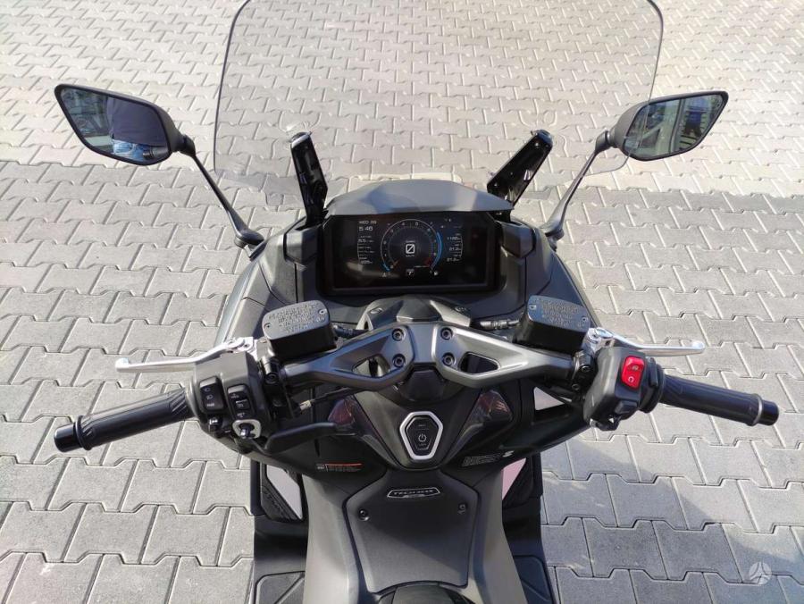 Green Yamaha T Max 2022 in Klaipeda, with an engine capacity of 0.56 L and mileage of 1 thousand km for 12500 €, photo 13 on AUTOMOTO.COM.LV
