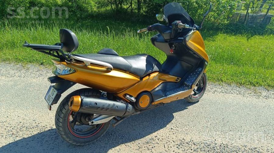 Yamaha T Max 2003 in Riga, with an engine capacity of 0.50 L and mileage of 0 thousand km for 2200 €, photo 3 on AUTOMOTO.COM.LV