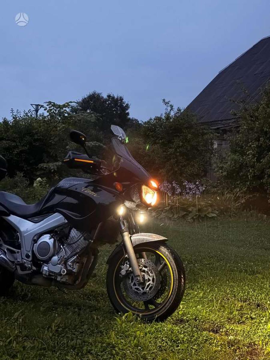 Черный Ямаха TDM 850 2002 в Айзкраукле, объемом двигателя 0.85 л и пробегом 36 тыс. км за 2350 €, фото 1 на AUTOMOTO.COM.LV