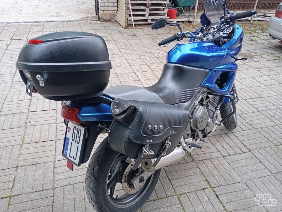 Синий Ямаха TDM 850 1991 в Вильнюс, объемом двигателя 0.85 л и пробегом 81 тыс. км за 1550 €, фото 3 на AUTOMOTO.COM.LV