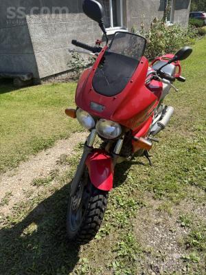 Yamaha TDM 850 1992 Tukums, ar dzinēja tilpumu 0.85 L un nobraukumu 0 tūkst. km par 1400 €, foto 5 vietnē AUTOMOTO.COM.LV