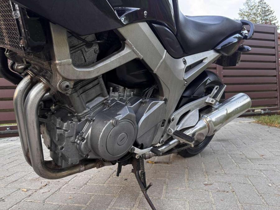 Black Yamaha TDM 900 2003 in Kaunas, with an engine capacity of 0.90 L and mileage of 57 thousand km for 2550 €, photo 9 on AUTOMOTO.COM.LV