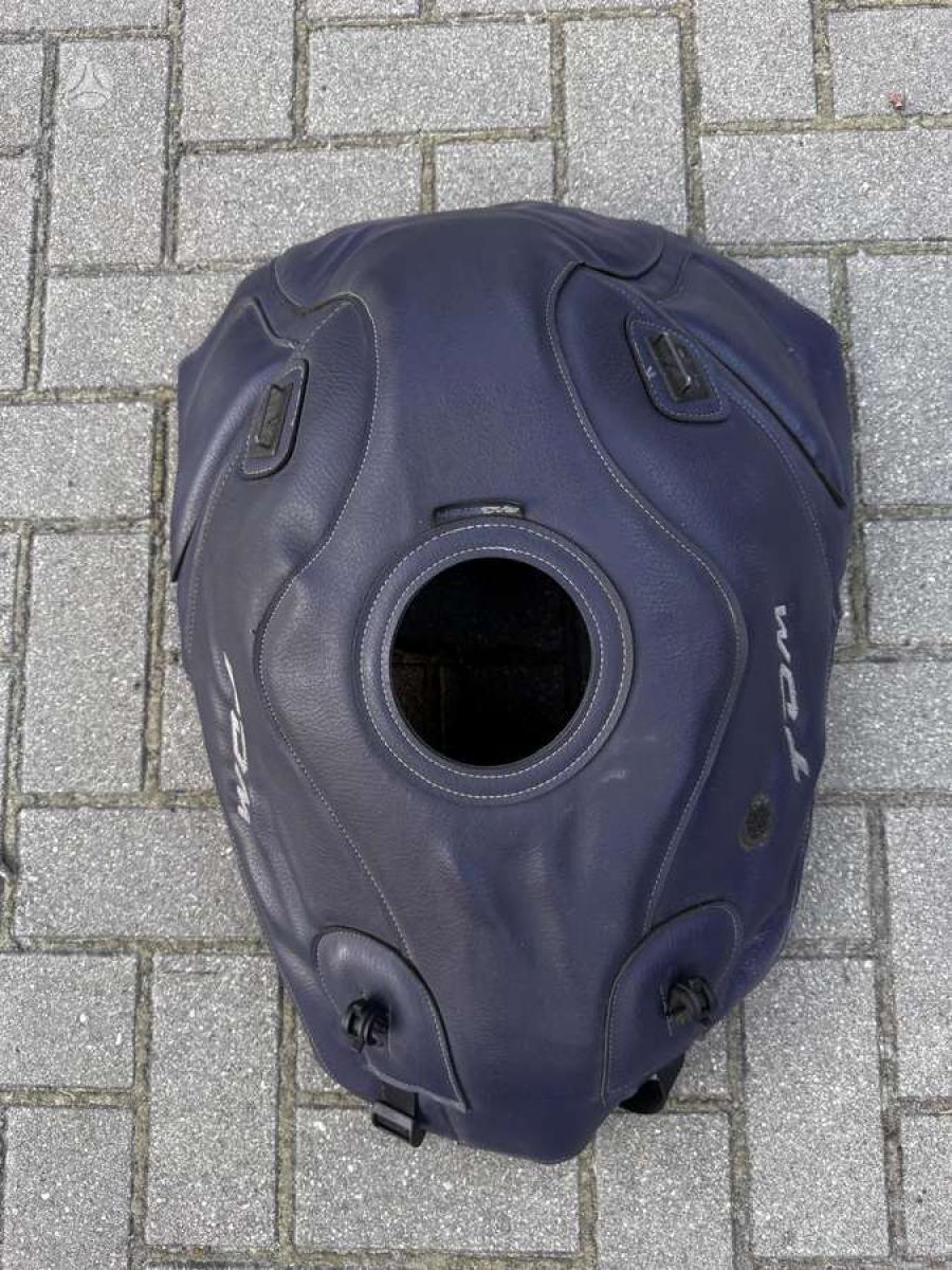 Black Yamaha TDM 900 2003 in Kaunas, with an engine capacity of 0.90 L and mileage of 57 thousand km for 2550 €, photo 12 on AUTOMOTO.COM.LV