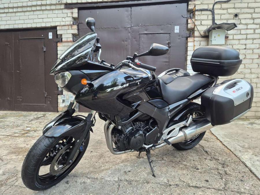 Melns Yamaha TDM 900 2007 Alīta, ar dzinēja tilpumu 0.90 L un nobraukumu 38 tūkst. km par 3550 €, foto 3 vietnē AUTOMOTO.COM.LV