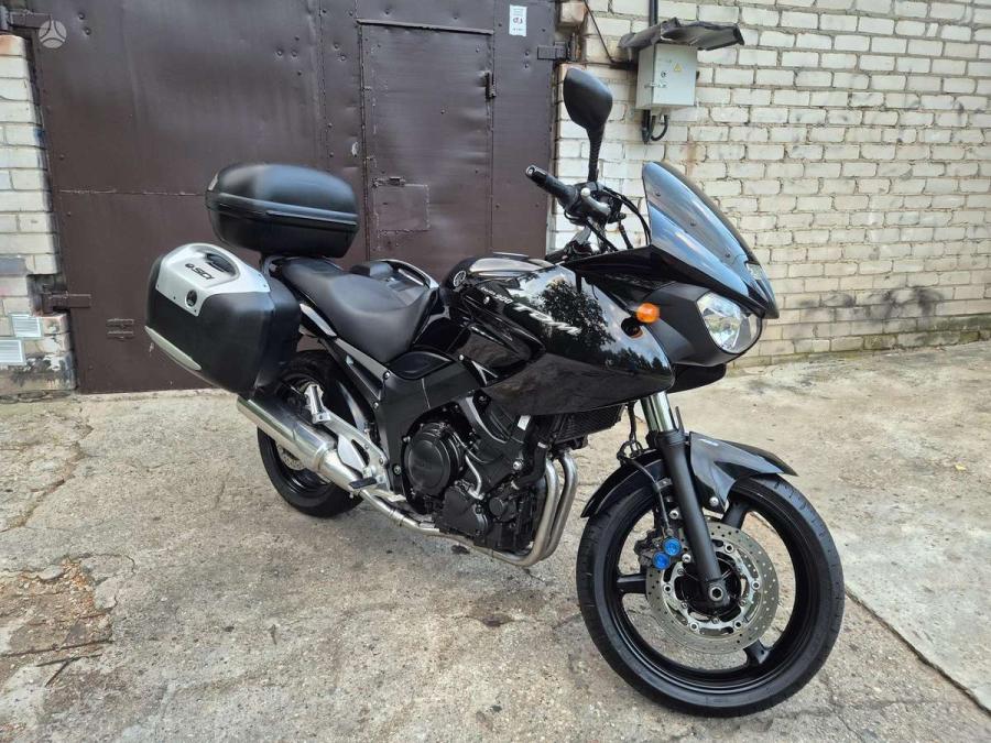 Melns Yamaha TDM 900 2007 Alīta, ar dzinēja tilpumu 0.90 L un nobraukumu 38 tūkst. km par 3550 €, foto 4 vietnē AUTOMOTO.COM.LV