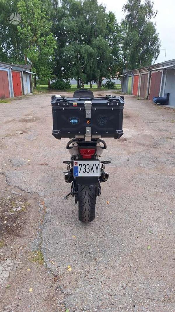Black Yamaha TDM 900 2007 in Klaipeda, with an engine capacity of 0.90 L and mileage of 82 thousand km for 2500 €, photo 3 on AUTOMOTO.COM.LV
