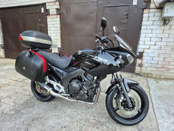 Melns Yamaha TDM 900 2008 Alīta, ar dzinēja tilpumu 0.90 L un nobraukumu 35 tūkst. km par 3650 €, foto 3 vietnē AUTOMOTO.COM.LV