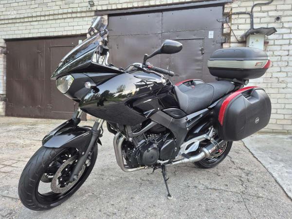 Melns Yamaha TDM 900 2008 Alīta, ar dzinēja tilpumu 0.90 L un nobraukumu 35 tūkst. km par 3650 €, foto 7 vietnē AUTOMOTO.COM.LV