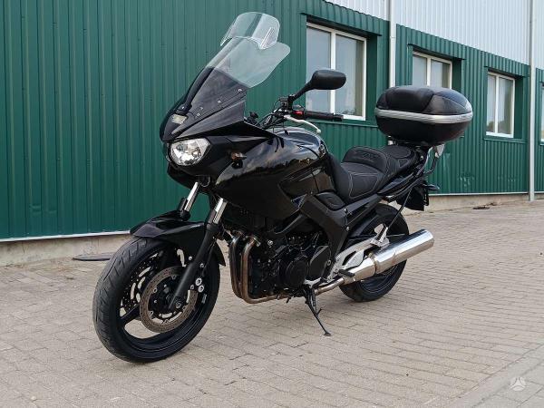 Yamaha TDM 900 2011 Telšiai vietnē Melns Yamaha TDM 900 2011 Telšiai, ar dzinēja tilpumu 0.90 L un nobraukumu 51 tūkst. km par 3200 €, foto 3 vietnē AUTOMOTO.COM.LV