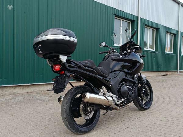 Yamaha TDM 900 2011 Telšiai vietnē Melns Yamaha TDM 900 2011 Telšiai, ar dzinēja tilpumu 0.90 L un nobraukumu 51 tūkst. km par 3200 €, foto 6 vietnē AUTOMOTO.COM.LV