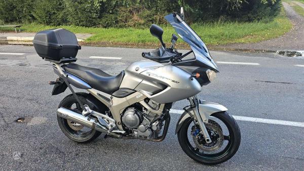 Pelēks Yamaha TDM 900 2004 Gargždai, ar dzinēja tilpumu 0.90 L un nobraukumu 71 tūkst. km par 2999 €, foto 1 vietnē AUTOMOTO.COM.LV