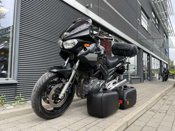 Yamaha TDM 900 2006 Rīga vietnē Yamaha TDM 900 2006 Rīga, ar dzinēja tilpumu 0.90 L un nobraukumu 35 tūkst. km par 3499 €, foto 1 vietnē AUTOMOTO.COM.LV