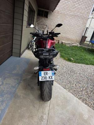 Red Yamaha Tracer 7 2017 in Pasvalys, with an engine capacity of 0.70 L and mileage of 100 thousand km for 3499 €, photo 19 on AUTOMOTO.COM.LV
