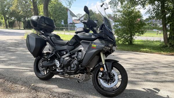 Melns Yamaha Tracer 9GT 2025 Viļņa, ar dzinēja tilpumu 0.00 L un nobraukumu 11 tūkst. km par 17000 €, foto 1 vietnē AUTOMOTO.COM.LV