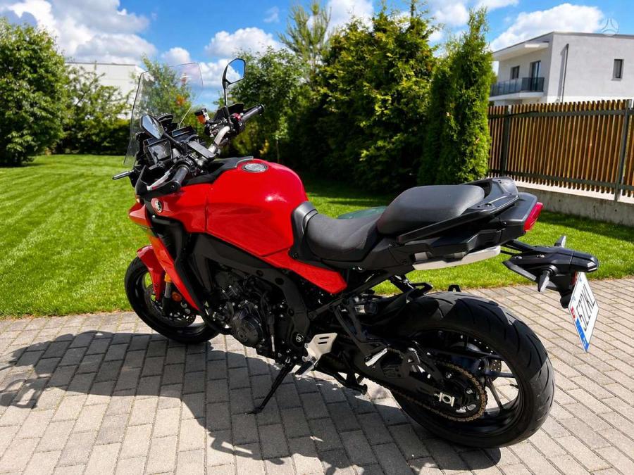 Sarkans Yamaha Tracer 9GT 2021 Viļņa, ar dzinēja tilpumu 0.89 L un nobraukumu 5 tūkst. km par 8990 €, foto 3 vietnē AUTOMOTO.COM.LV