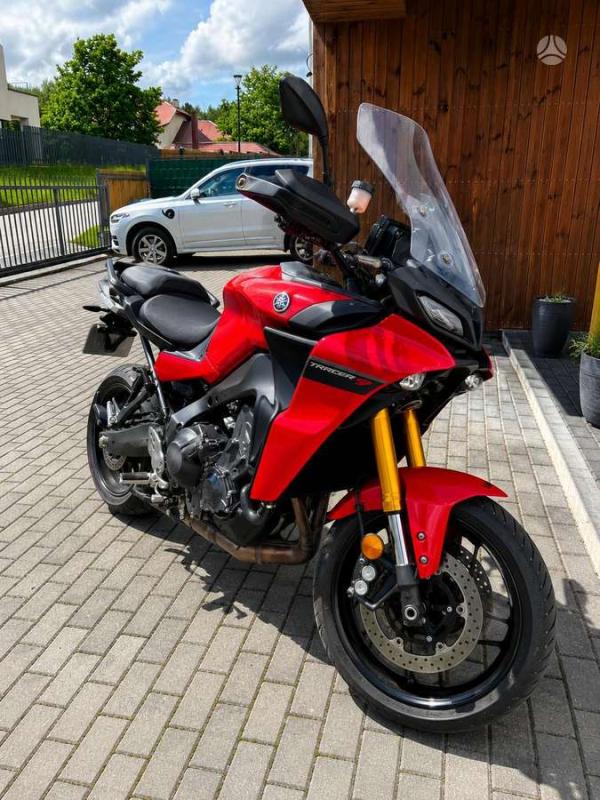Red Yamaha Tracer 9GT 2021 in Vilnius, with an engine capacity of 0.89 L and mileage of 5 thousand km for 8990 €, photo 3 on AUTOMOTO.COM.LV