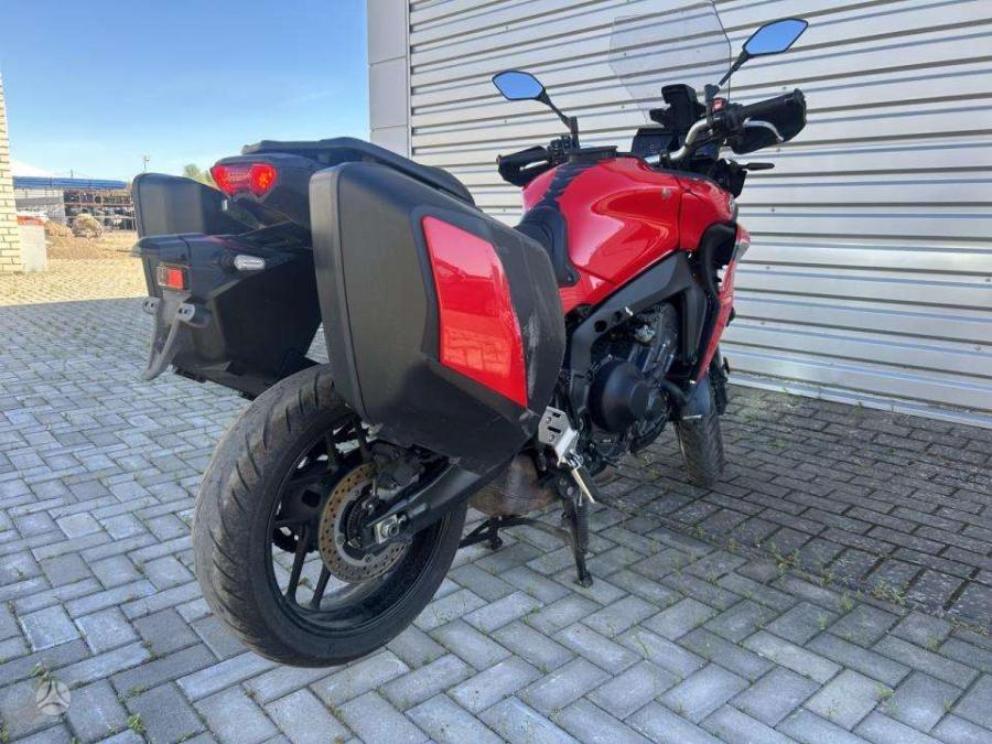 Red Yamaha Tracer 9GT 2022 in Radviliskis, with an engine capacity of 0.89 L and mileage of 25 thousand km for 7450 €, photo 5 on AUTOMOTO.COM.LV