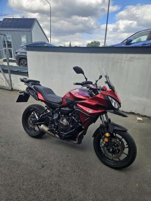 Yamaha Tracer 2017 ViļÅa vietnÄ Sarkans Yamaha Tracer 2017 ViļÅa, ar dzinÄja tilpumu 0.69 L un nobraukumu 42 tÅ«kst. km par 4850 ā¬, foto 1 vietnÄ AUTOMOTO.COM.LV