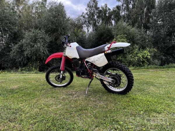 Yamaha TT 600 1985 Jelgava, ar dzinēja tilpumu 0.60 L un nobraukumu 0 tūkst. km par 900 €, foto 2 vietnē AUTOMOTO.COM.LV