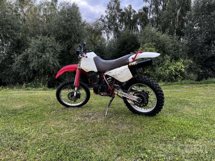 Yamaha TT 600 1985 Jelgava, ar dzinēja tilpumu 0.60 L un nobraukumu 0 tūkst. km par 900 €, foto 3 vietnē AUTOMOTO.COM.LV