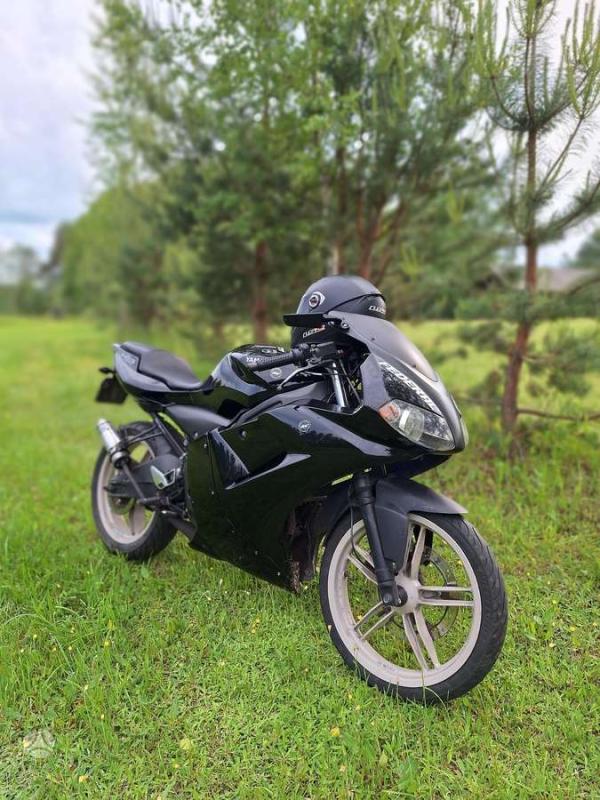Черный Ямаха TZR 2004 в Игналина, объемом двигателя 50.00 л и пробегом 34 тыс. км за 1100 €, фото 1 на AUTOMOTO.COM.LV