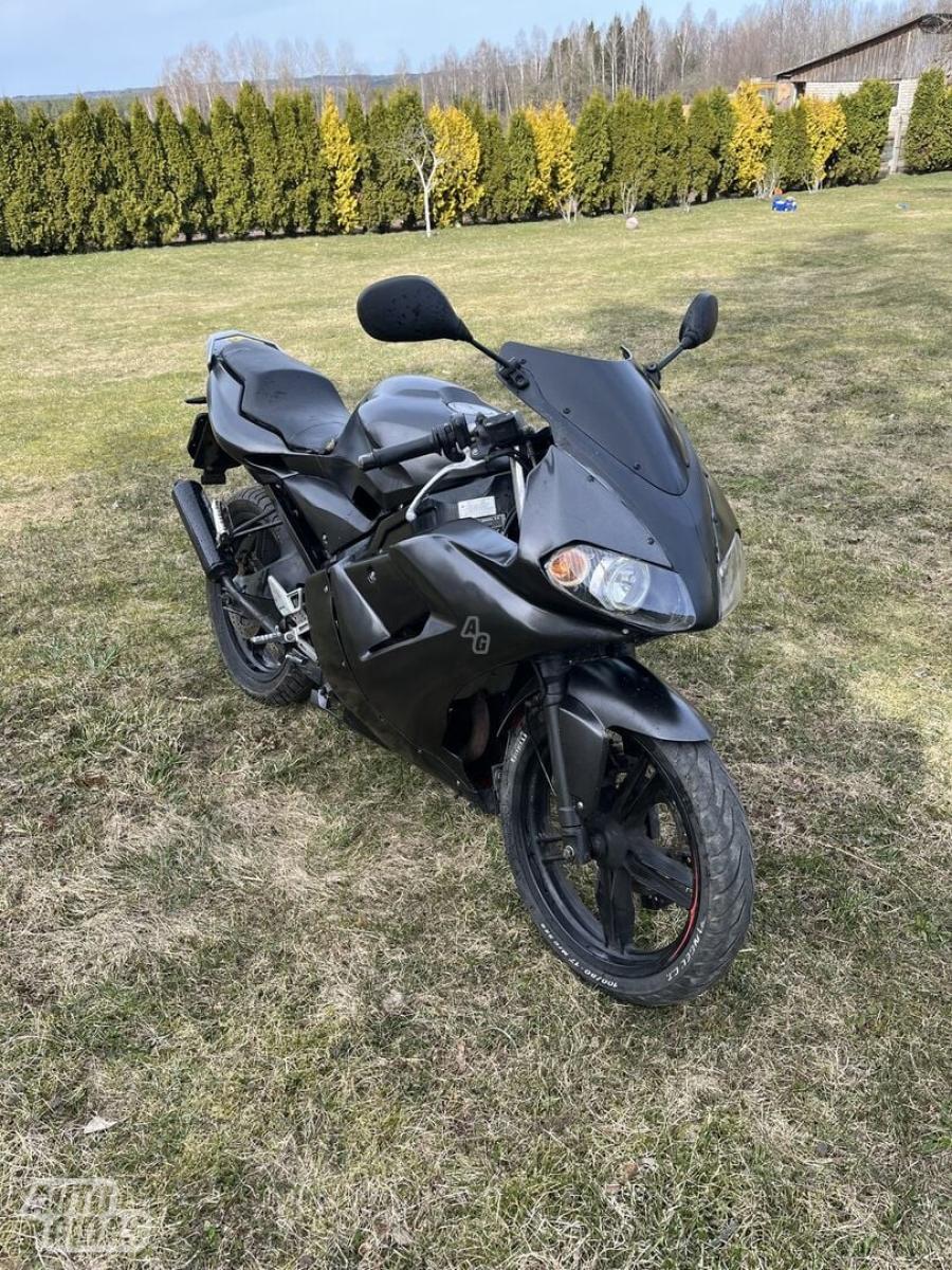 Black Yamaha TZR 2010 in Trakai, with an engine capacity of 0.05 L and mileage of 30 thousand km for 1400 €, photo 1 on AUTOMOTO.COM.LV