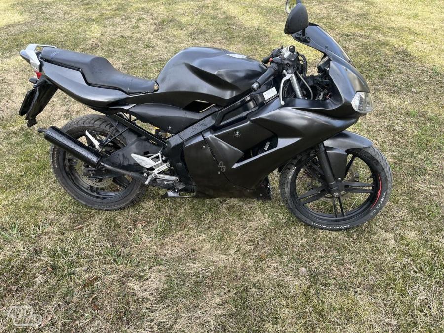 Black Yamaha TZR 2010 in Trakai, with an engine capacity of 0.05 L and mileage of 30 thousand km for 1400 €, photo 5 on AUTOMOTO.COM.LV