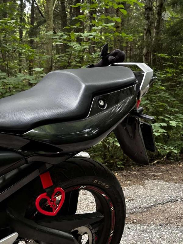 Black Yamaha TZR 2011 in Kretinga, with an engine capacity of 50.00 L and mileage of 39 thousand km for 1899 €, photo 3 on AUTOMOTO.COM.LV