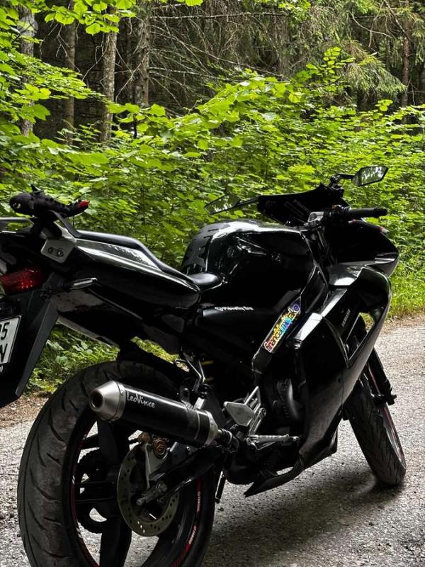 Black Yamaha TZR 2011 in Kretinga, with an engine capacity of 50.00 L and mileage of 39 thousand km for 1899 €, photo 5 on AUTOMOTO.COM.LV