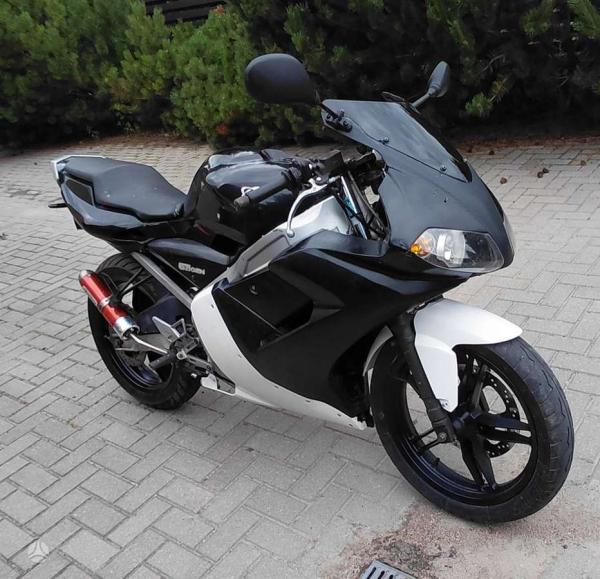 Yamaha TZR 2006 Kauņa, ar dzinēja tilpumu 50.00 L un nobraukumu 10 tūkst. km par 1700 €, foto 2 vietnē AUTOMOTO.COM.LV