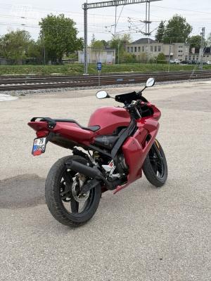 Красный Ямаха TZR 2007 в Шяуляй, объемом двигателя 0.05 л и пробегом 24 тыс. км за 1450 €, фото 4 на AUTOMOTO.COM.LV