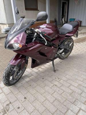 Фиолетовый Ямаха TZR 2011 в Гаргждай, объемом двигателя 50.00 л и пробегом 31 тыс. км за 1400 €, фото 4 на AUTOMOTO.COM.LV