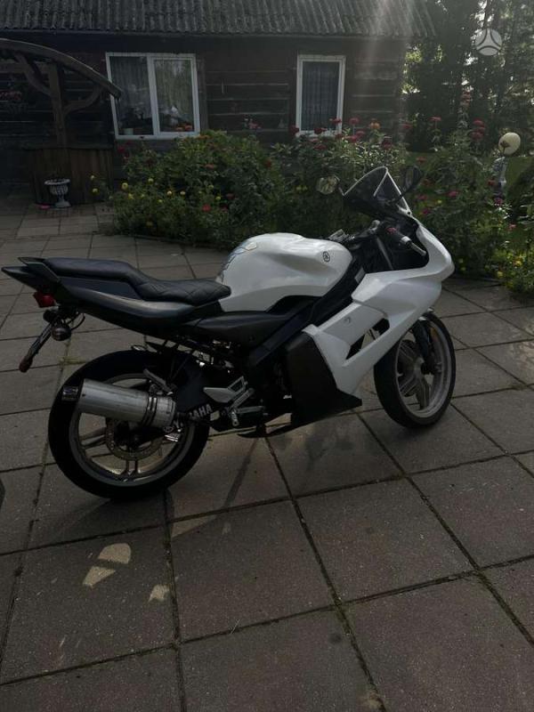 White Yamaha TZR 2005 in Kretinga, with an engine capacity of 49.00 L and mileage of 30 thousand km for 1650 €, photo 1 on AUTOMOTO.COM.LV