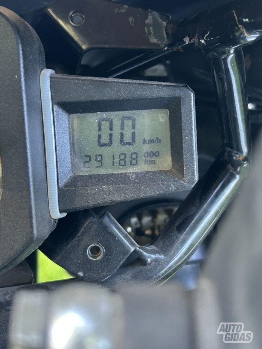 Balts Yamaha TZR 2011 Kelmė, ar dzinēja tilpumu 0.05 L un nobraukumu 29 tūkst. km par 1350 €, foto 8 vietnē AUTOMOTO.COM.LV