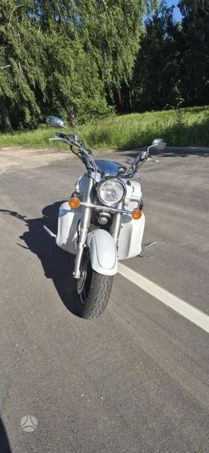 Balts Yamaha Venture Royale 2006 Kauņa, ar dzinēja tilpumu 1.30 L un nobraukumu 20 tūkst. km par 4500 €, foto 4 vietnē AUTOMOTO.COM.LV