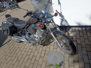 Melns Yamaha Virago 2001 Kauņa, ar dzinēja tilpumu 0.54 L un nobraukumu 7 tūkst. km par 1950 €, foto  vietnē AUTOMOTO.COM.LV