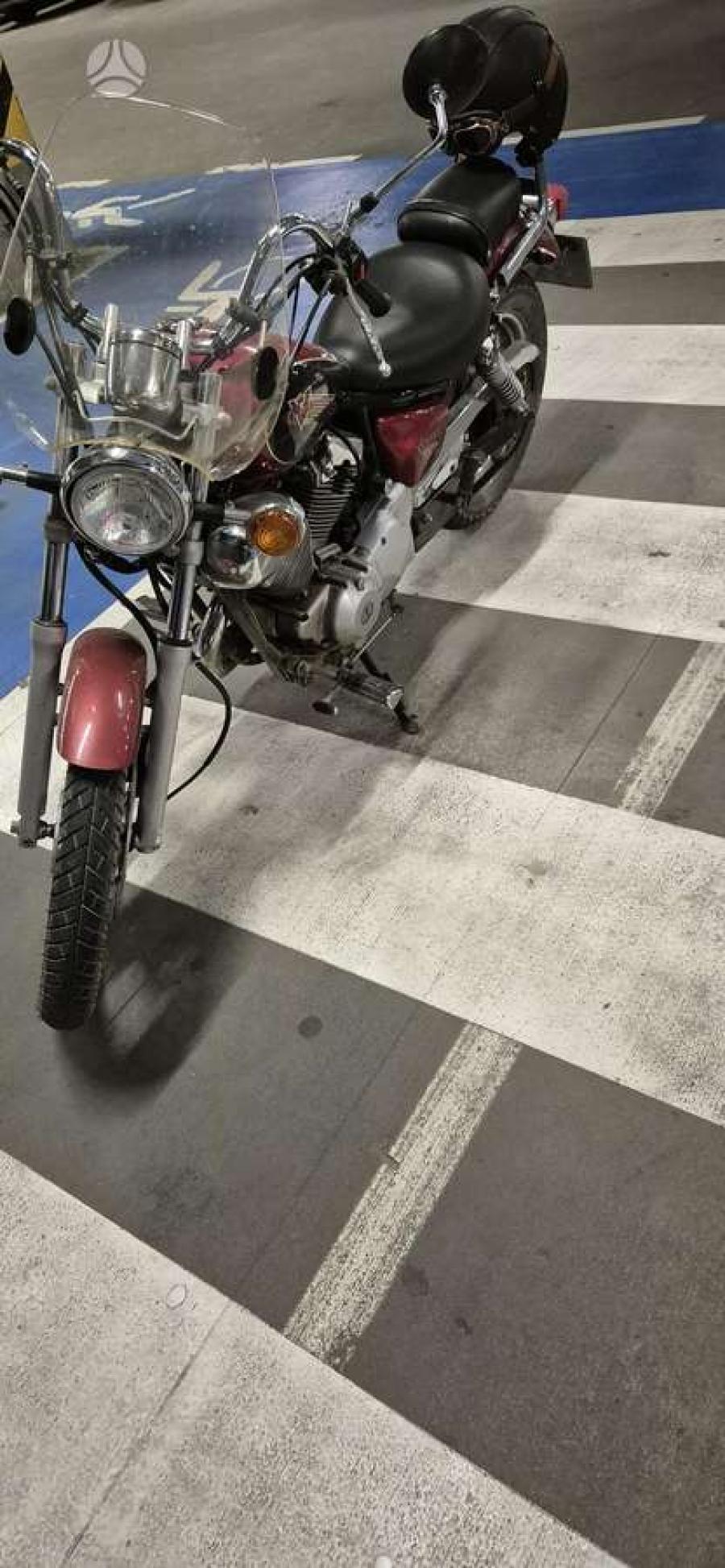 Yamaha Virago 2000 Viļņa, ar dzinēja tilpumu 0.13 L un nobraukumu 16 tūkst. km par 1950 €, foto 3 vietnē AUTOMOTO.COM.LV