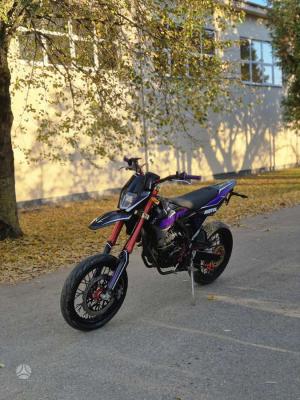 Black Yamaha WR 125 2020 in Prienai, with an engine capacity of 0.13 L and mileage of 19 thousand km for 2550 €, photo 10 on AUTOMOTO.COM.LV