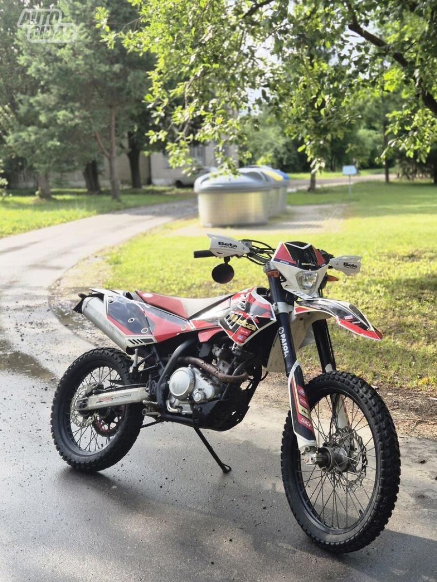 Yamaha WR 125 2015 in Prienai, with an engine capacity of 0.13 L and mileage of 15 thousand km for 1099 €, photo 1 on AUTOMOTO.COM.LV