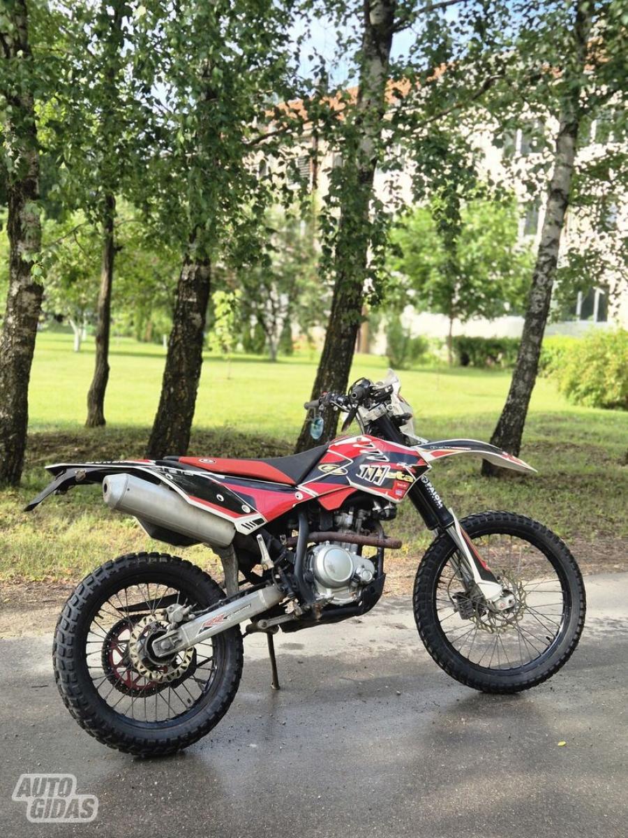 Yamaha WR 125 2015 in Prienai, with an engine capacity of 0.13 L and mileage of 15 thousand km for 1099 €, photo 4 on AUTOMOTO.COM.LV