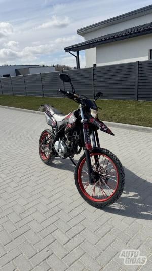 Черный Ямаха WR 125R 2011 в Мажейкяй, объемом двигателя 0.13 л и пробегом 30 тыс. км за 1950 €, фото 3 на AUTOMOTO.COM.LV