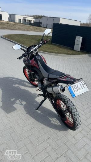 Черный Ямаха WR 125R 2011 в Мажейкяй, объемом двигателя 0.13 л и пробегом 30 тыс. км за 1950 €, фото 5 на AUTOMOTO.COM.LV