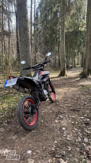 Черный Ямаха WR 125R 2011 в Мажейкяй, объемом двигателя 0.13 л и пробегом 30 тыс. км за 1950 €, фото 9 на AUTOMOTO.COM.LV