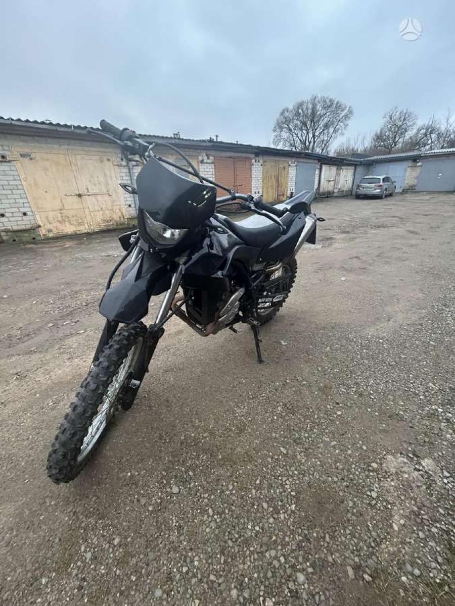 Black Yamaha WR 125R 2014 in Utena, with an engine capacity of 0.13 L and mileage of 4 thousand km for 2700 €, photo 1 on AUTOMOTO.COM.LV