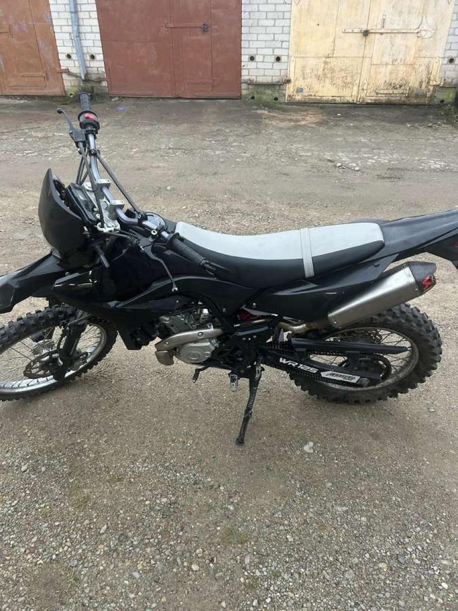 Black Yamaha WR 125R 2014 in Utena, with an engine capacity of 0.13 L and mileage of 4 thousand km for 2700 €, photo 2 on AUTOMOTO.COM.LV