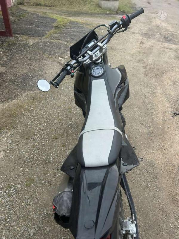 Black Yamaha WR 125R 2014 in Utena, with an engine capacity of 0.13 L and mileage of 4 thousand km for 2700 €, photo 3 on AUTOMOTO.COM.LV