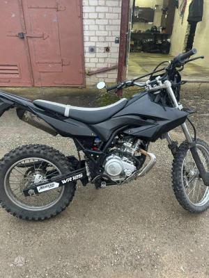 Black Yamaha WR 125R 2014 in Utena, with an engine capacity of 0.13 L and mileage of 4 thousand km for 2700 €, photo 4 on AUTOMOTO.COM.LV