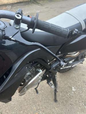 Black Yamaha WR 125R 2014 in Utena, with an engine capacity of 0.13 L and mileage of 4 thousand km for 2700 €, photo 6 on AUTOMOTO.COM.LV