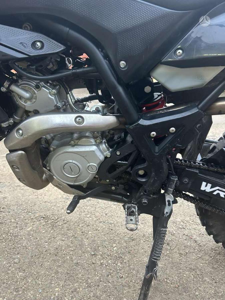 Black Yamaha WR 125R 2014 in Utena, with an engine capacity of 0.13 L and mileage of 4 thousand km for 2700 €, photo 7 on AUTOMOTO.COM.LV