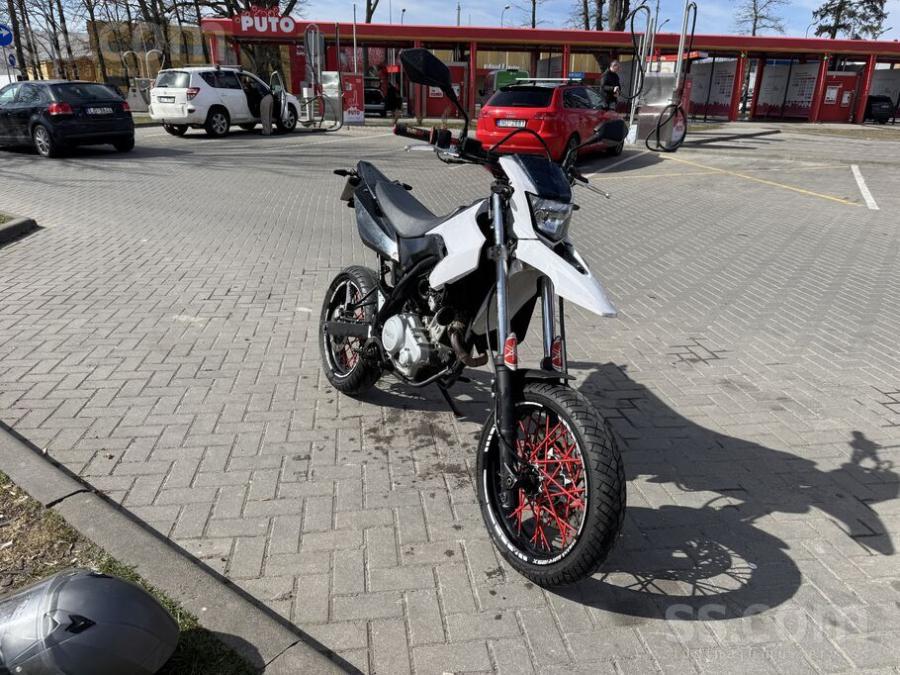Yamaha WR 125R 2009 Rīga, ar dzinēja tilpumu 0.13 L un nobraukumu 0 tūkst. km par 2200 €, foto 3 vietnē AUTOMOTO.COM.LV